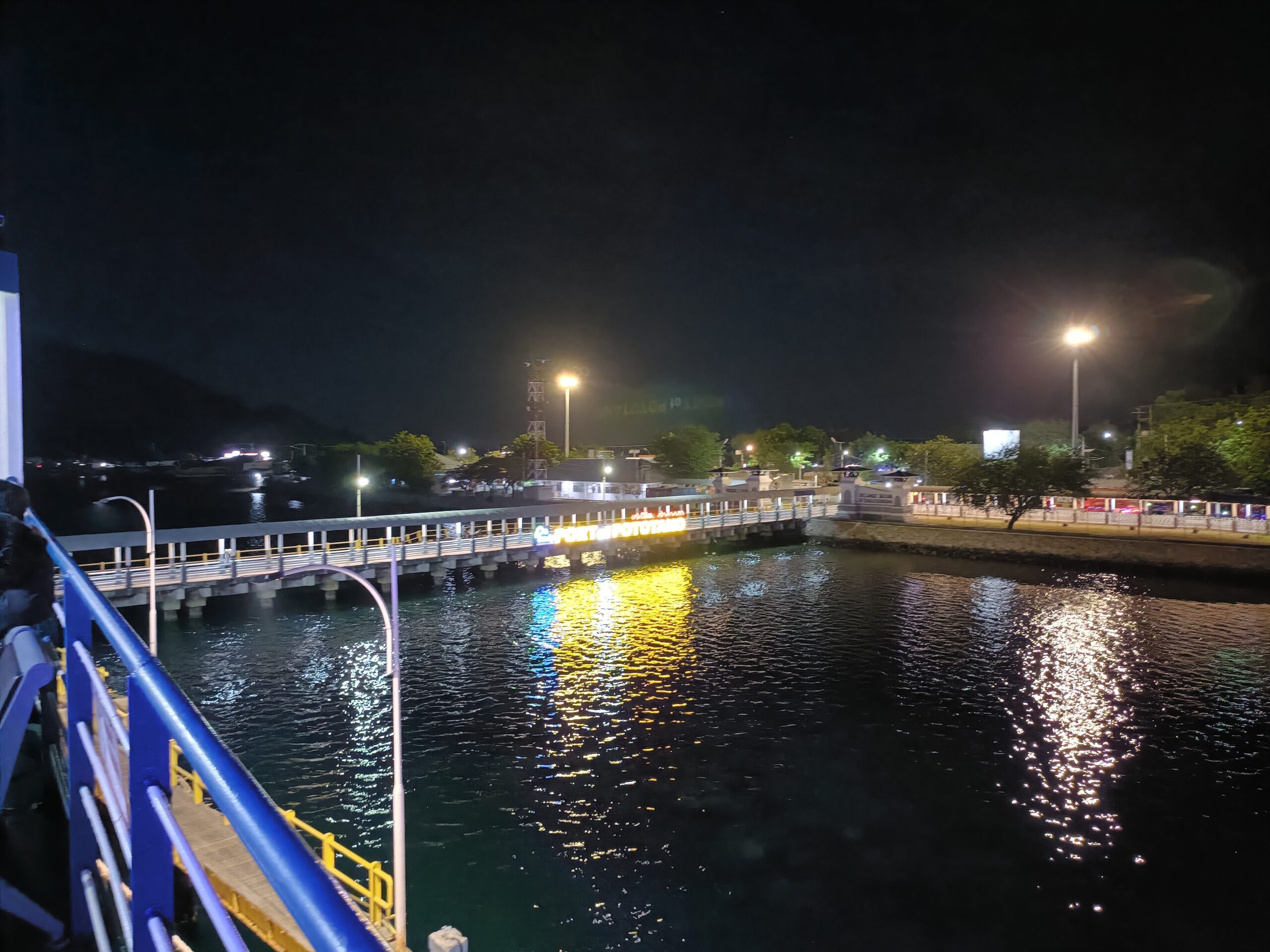 Poto Tano di Subuh Ini: Sunyi yang Menyimpan Bara "Provinsi Pulau ...